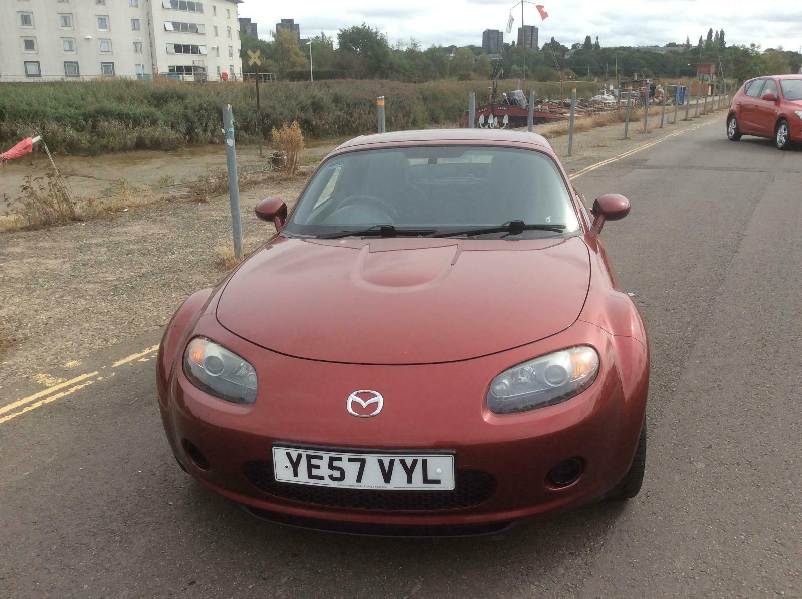 Mazda MX-5 1.8i Roadster RARE HARDTOP CONVERTIBLE IN THE BEST COLOUR ...